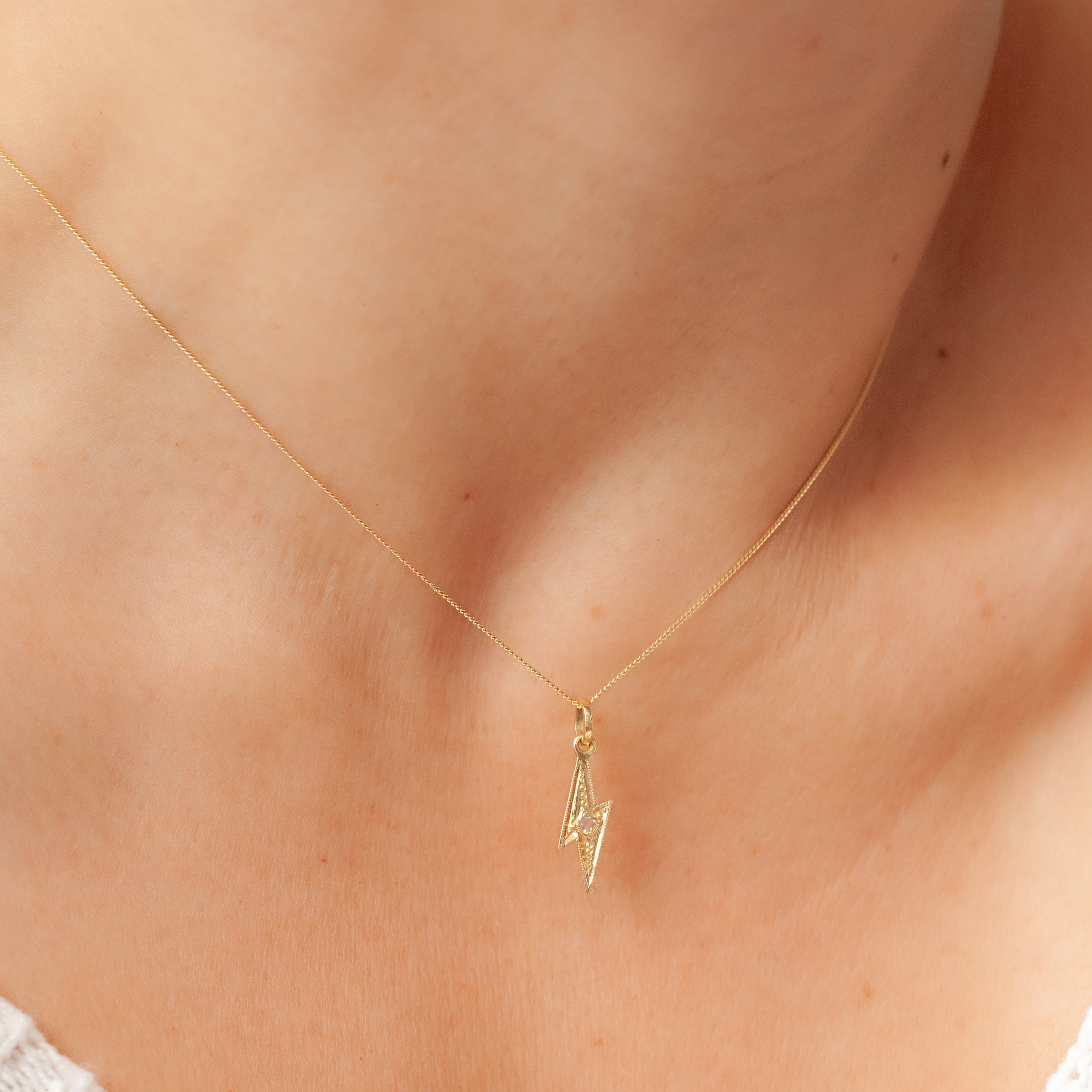 Dije Rayo con brillante – Aletheia Jewelry